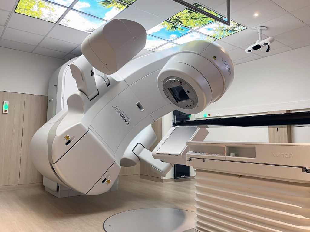 En 4 ans, Centre de Radiothérapie Guillaume Le Conquérant a rénové ses 4 machines de traitement ...
